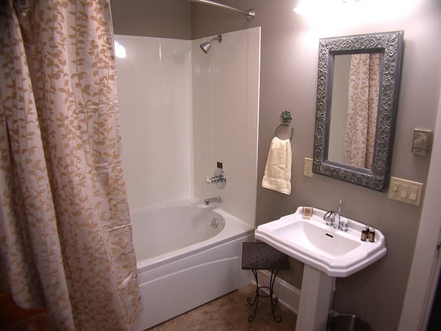 Second Floor Tee Time Suite with King Bed Two Twin Sleepers & Private Bath